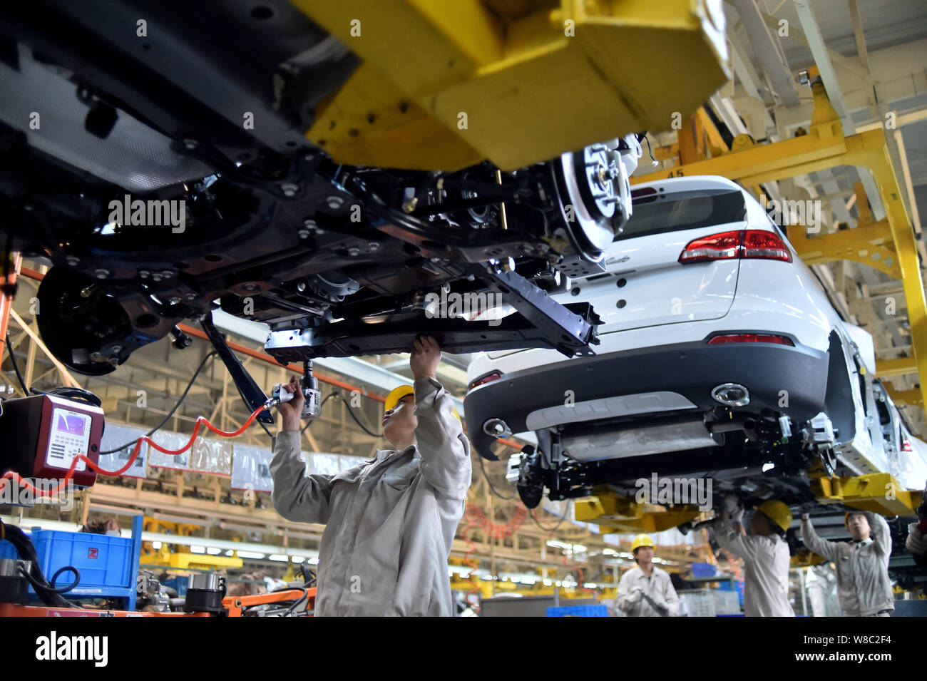 --FILE--Chinese workers assemble cars on the assembly line at an auto ...