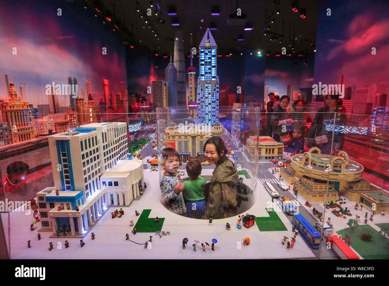 Legoland Discovery Center Logo