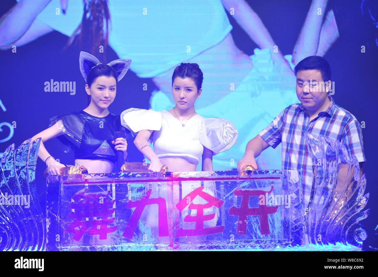 The twin sisters Miko and Yumi of Singaporean girl group BY2 pose at a ...