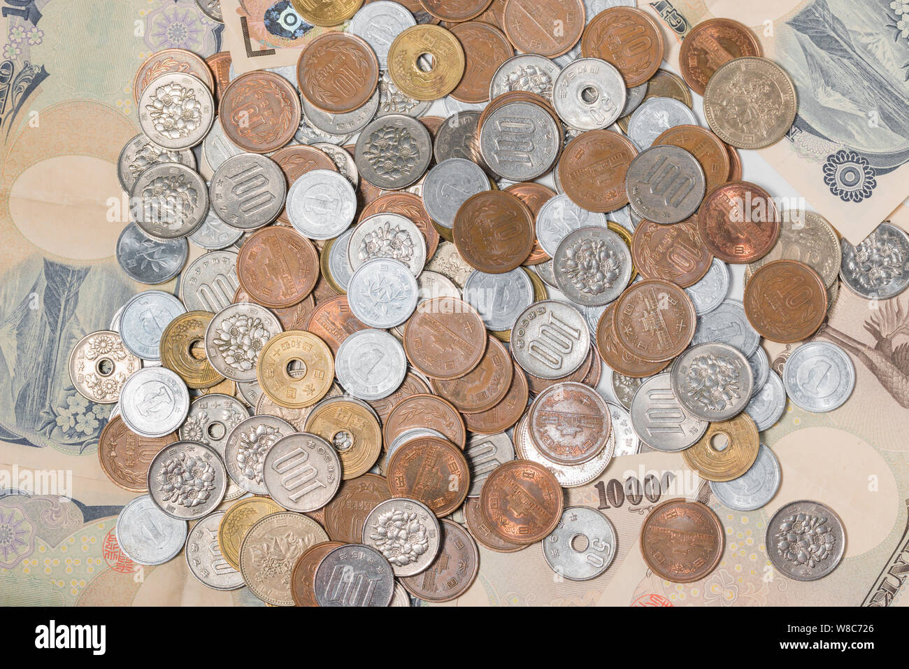 Japanese yen banknotes coins hi-res stock photography and images - Alamy