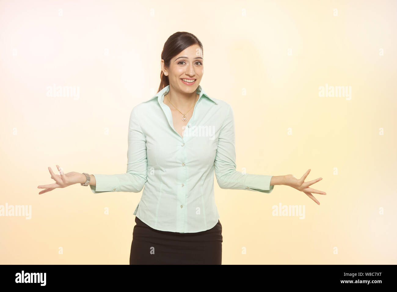Woman shrugging looking at camera hi-res stock photography and images ...