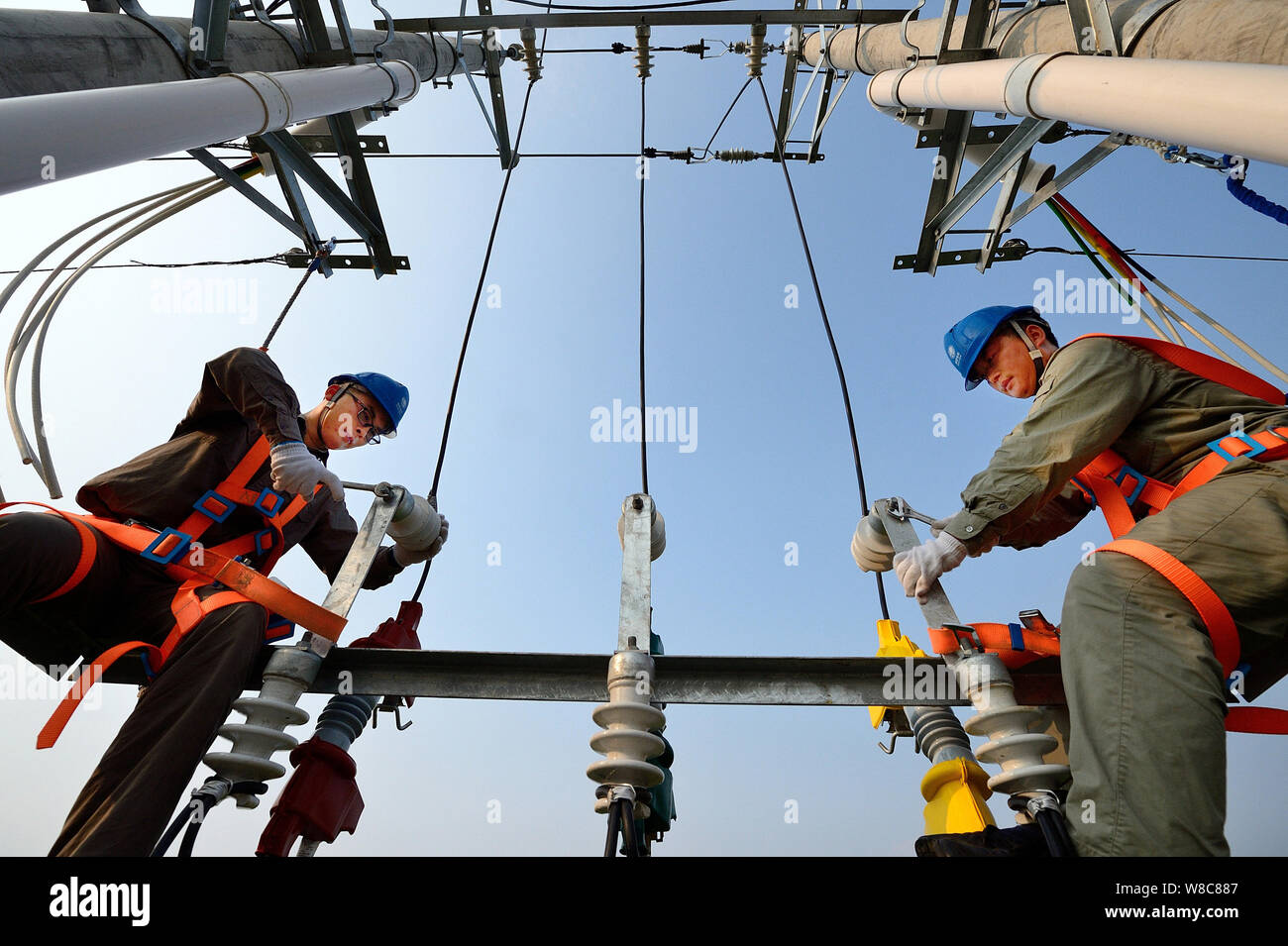 --FILE--Chinese electricians update electric devices of local power ...