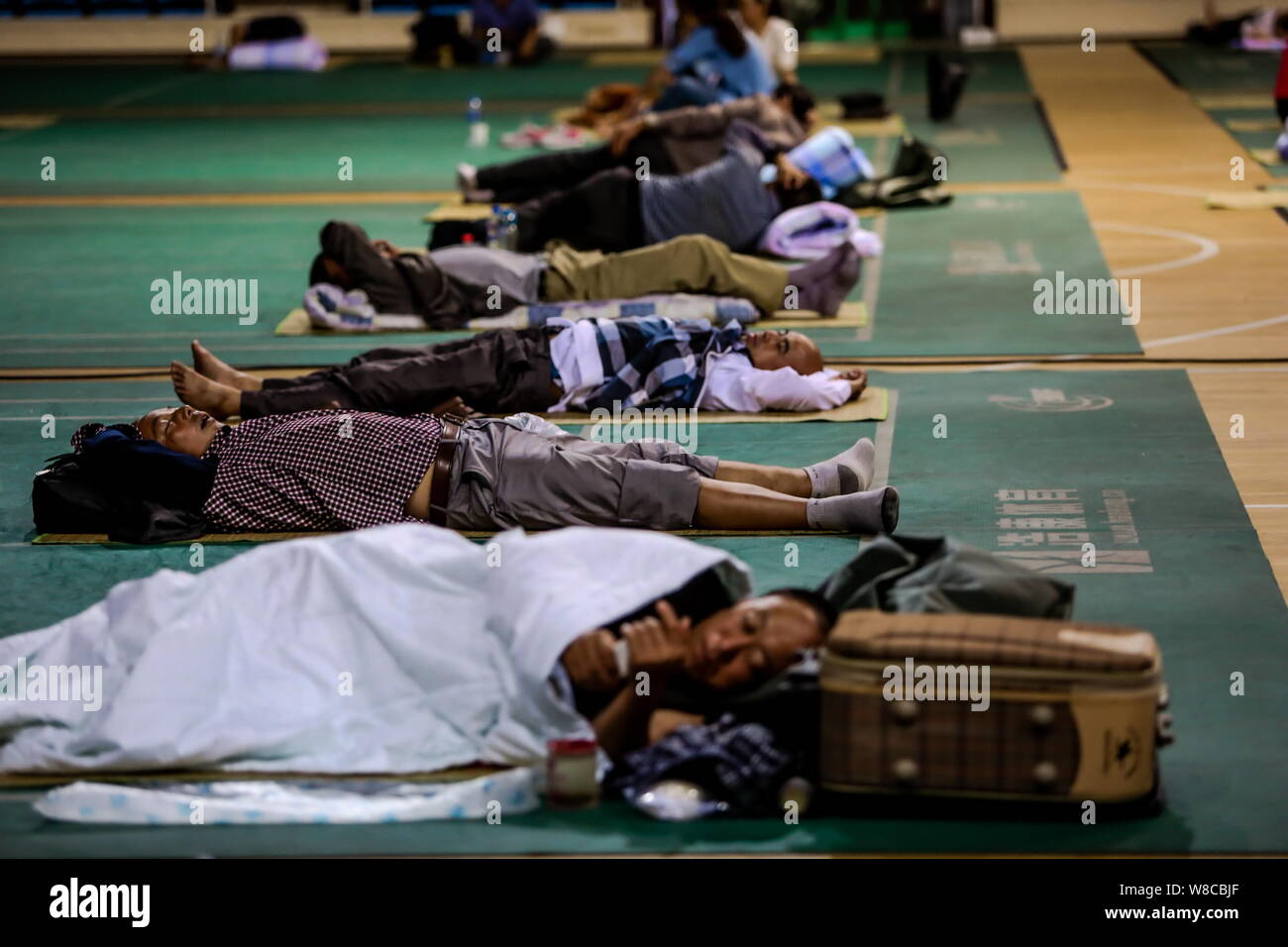 Children sleeping on floor mats hi-res stock photography and images - Alamy