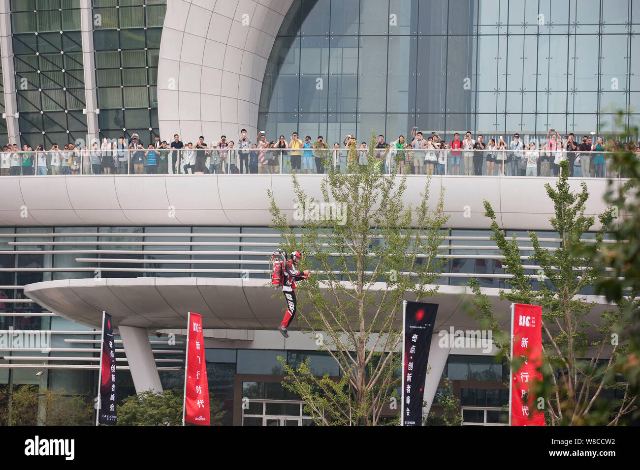 Spectators watch the hydrogen peroxide-powered jetpack propelling pilot ...