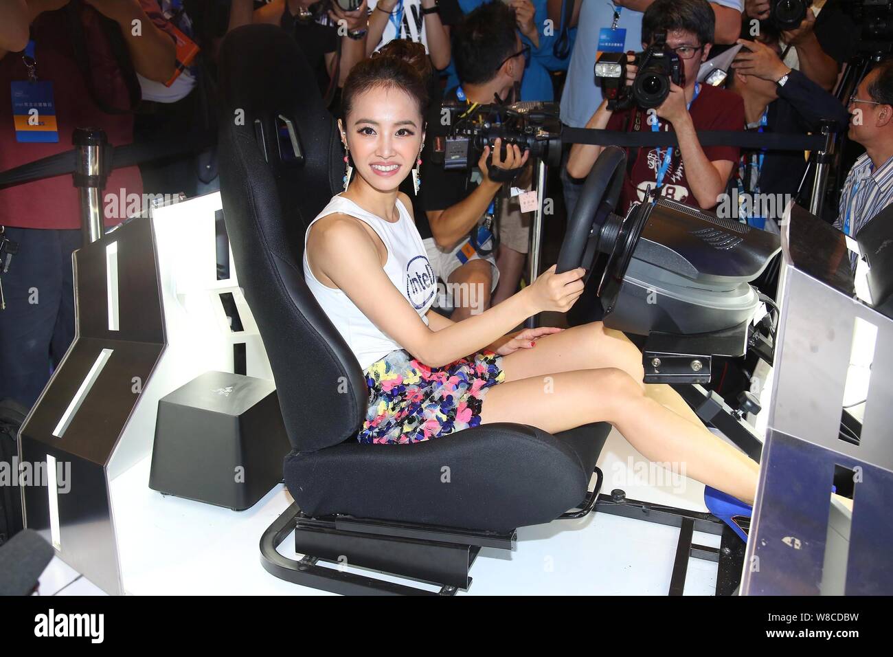 Experience game store hi-res stock photography and images - Alamy