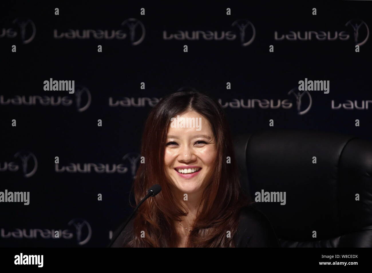 Pregnant Chinese tennis star Li Na speaks after winning the Laureus ...