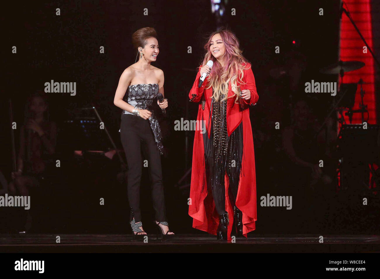 Singers a hi-res stock photography and images - Alamy