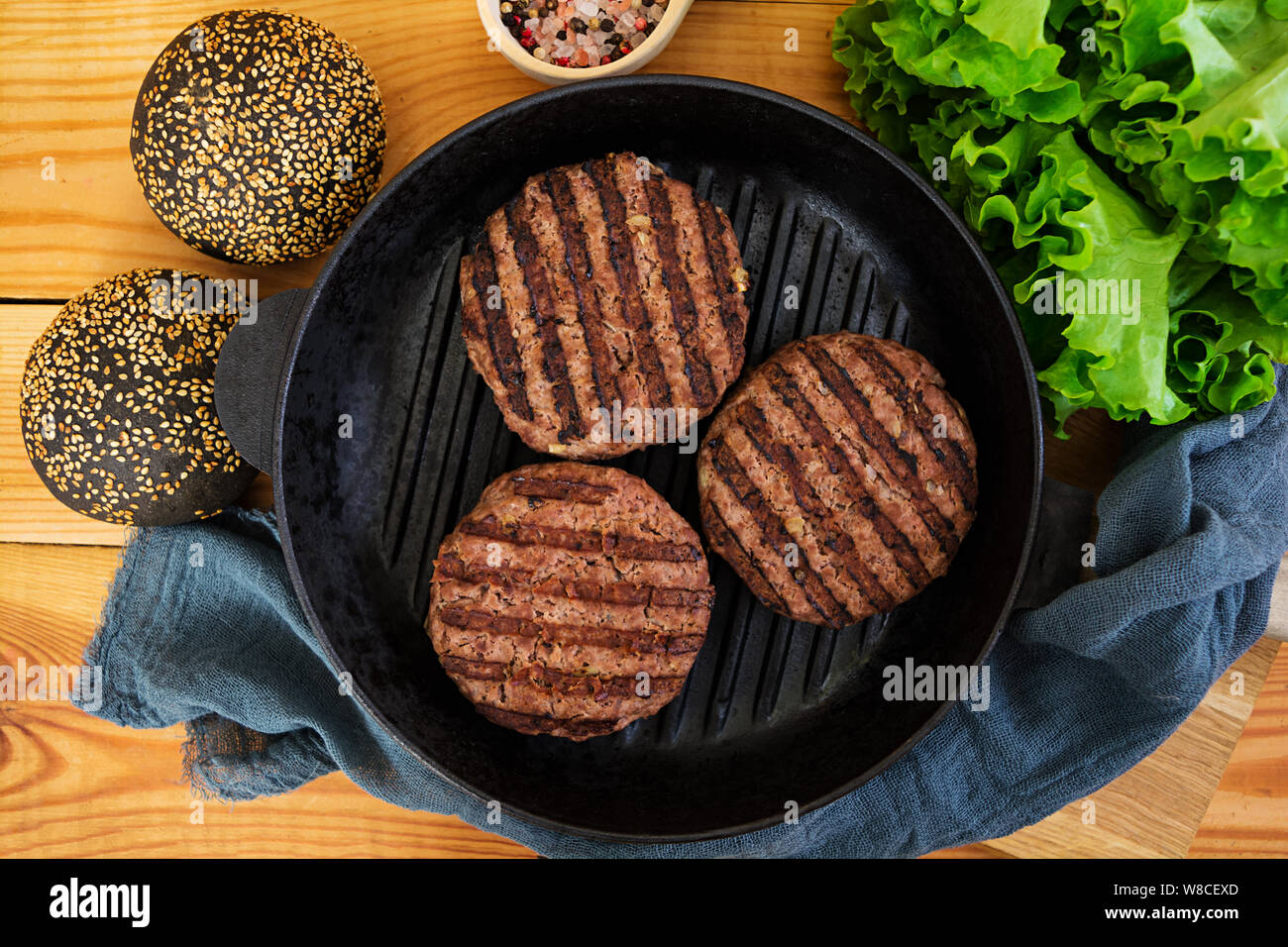 Ingredients for burger. Beef meat cooked on the grill Stock Photo - Alamy