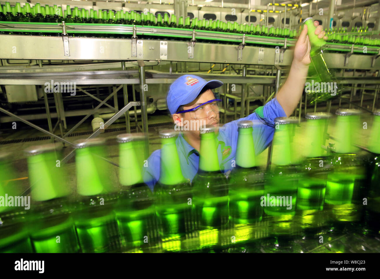 Beer production line hi-res stock photography and images - Alamy