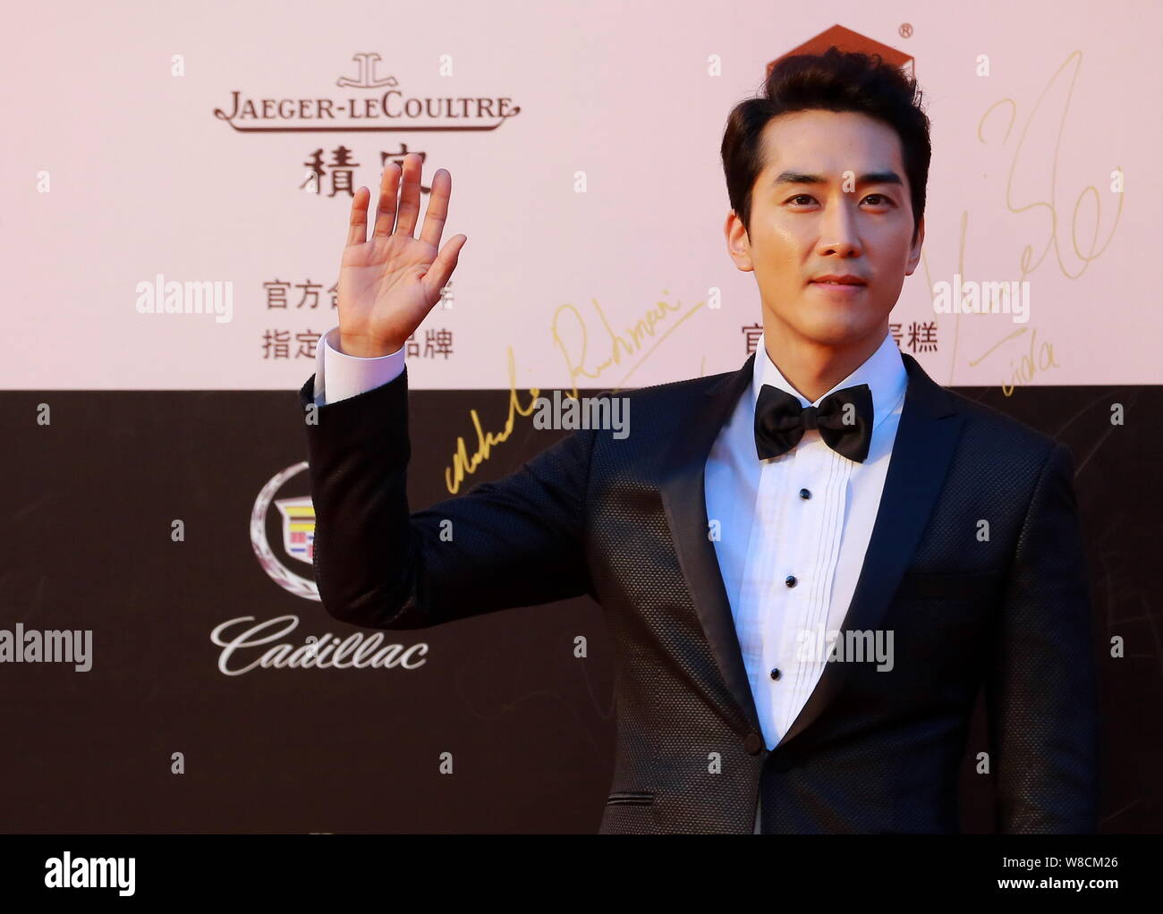 --FILE--South Korean actor Song Seung-heon waves on the red carpet for ...
