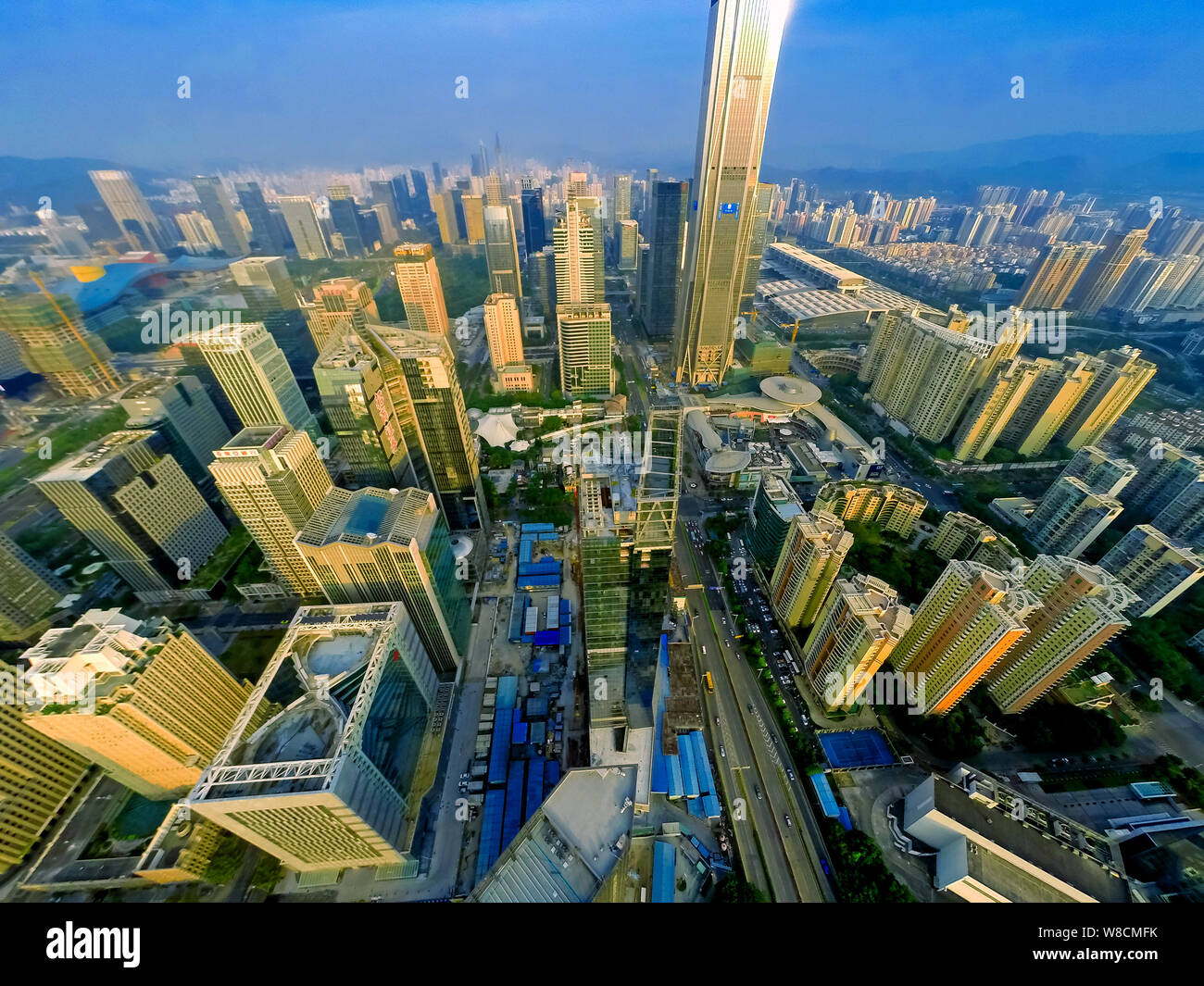 Ping an ifc building tower shenzhen hi-res stock photography and images ...