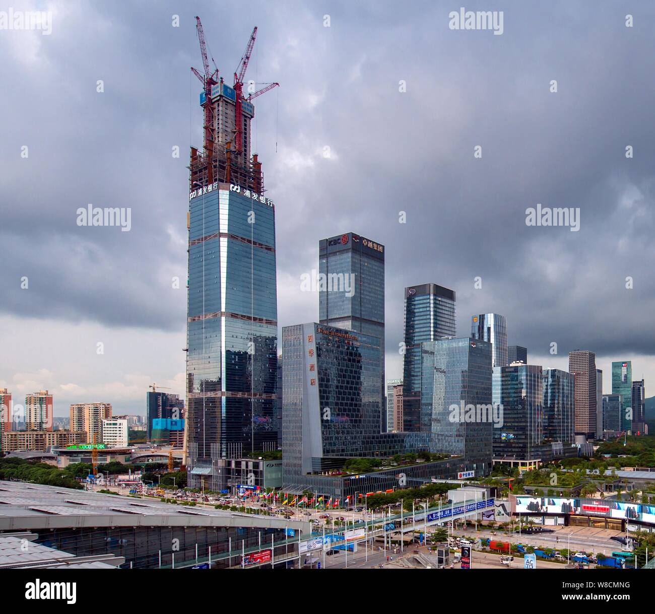 Ping an ifc building tower shenzhen hi-res stock photography and images ...