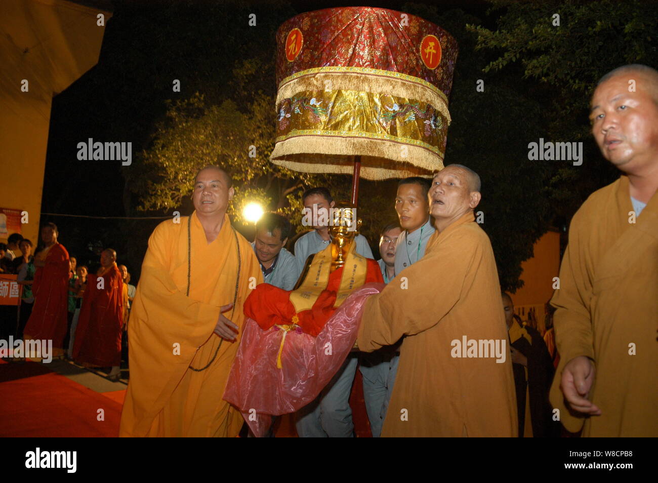 Chinese Buddhist monks carry the flesh body statue of Cihang Buddha ...