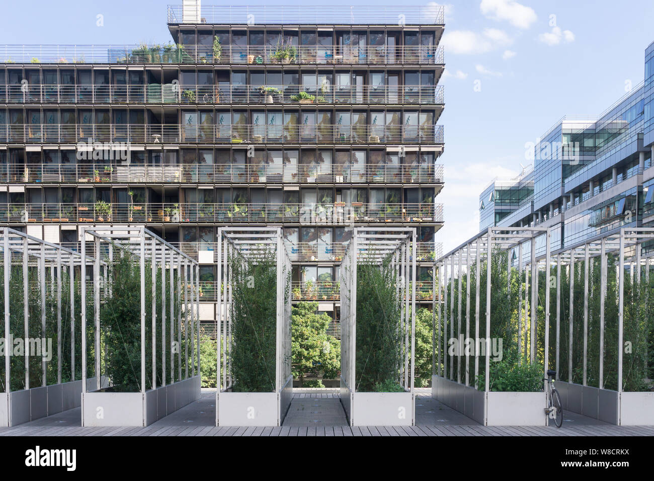 Modern building paris hi-res stock photography and images - Alamy