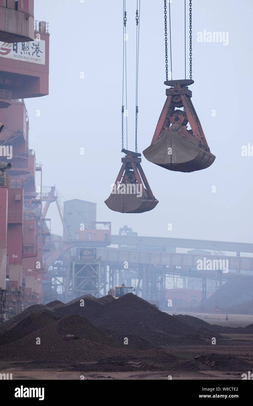 Ore buckets hi-res stock photography and images - Alamy