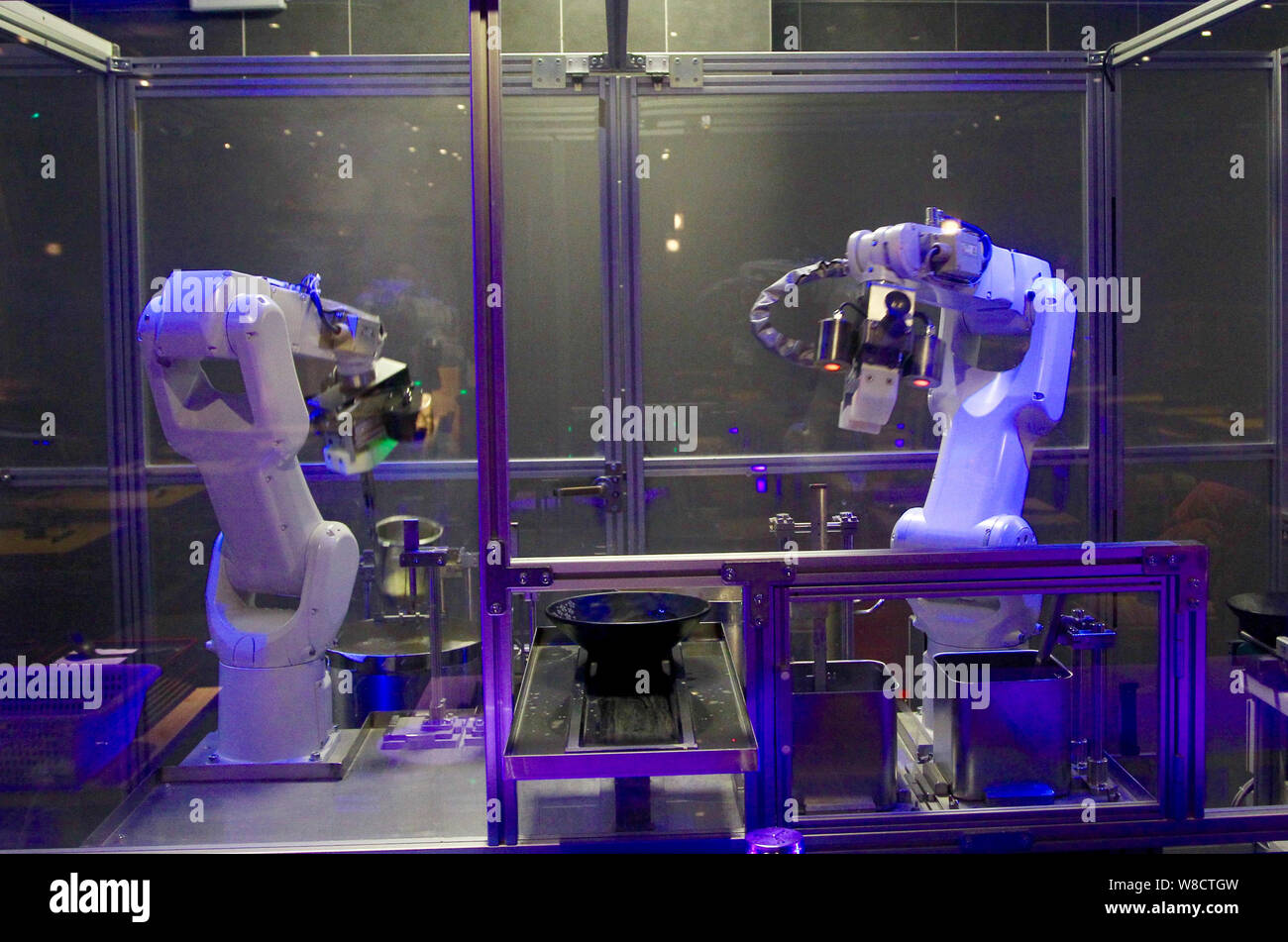 Japanese restaurant robots hi-res stock photography and images - Alamy