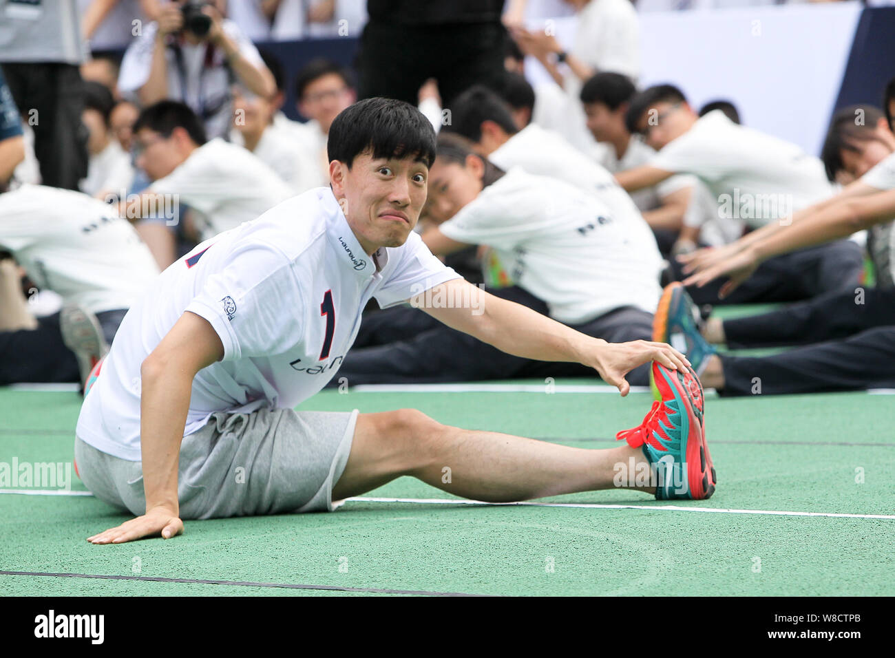 Chinese star hurdler liu xiang hi-res stock photography and images - Alamy