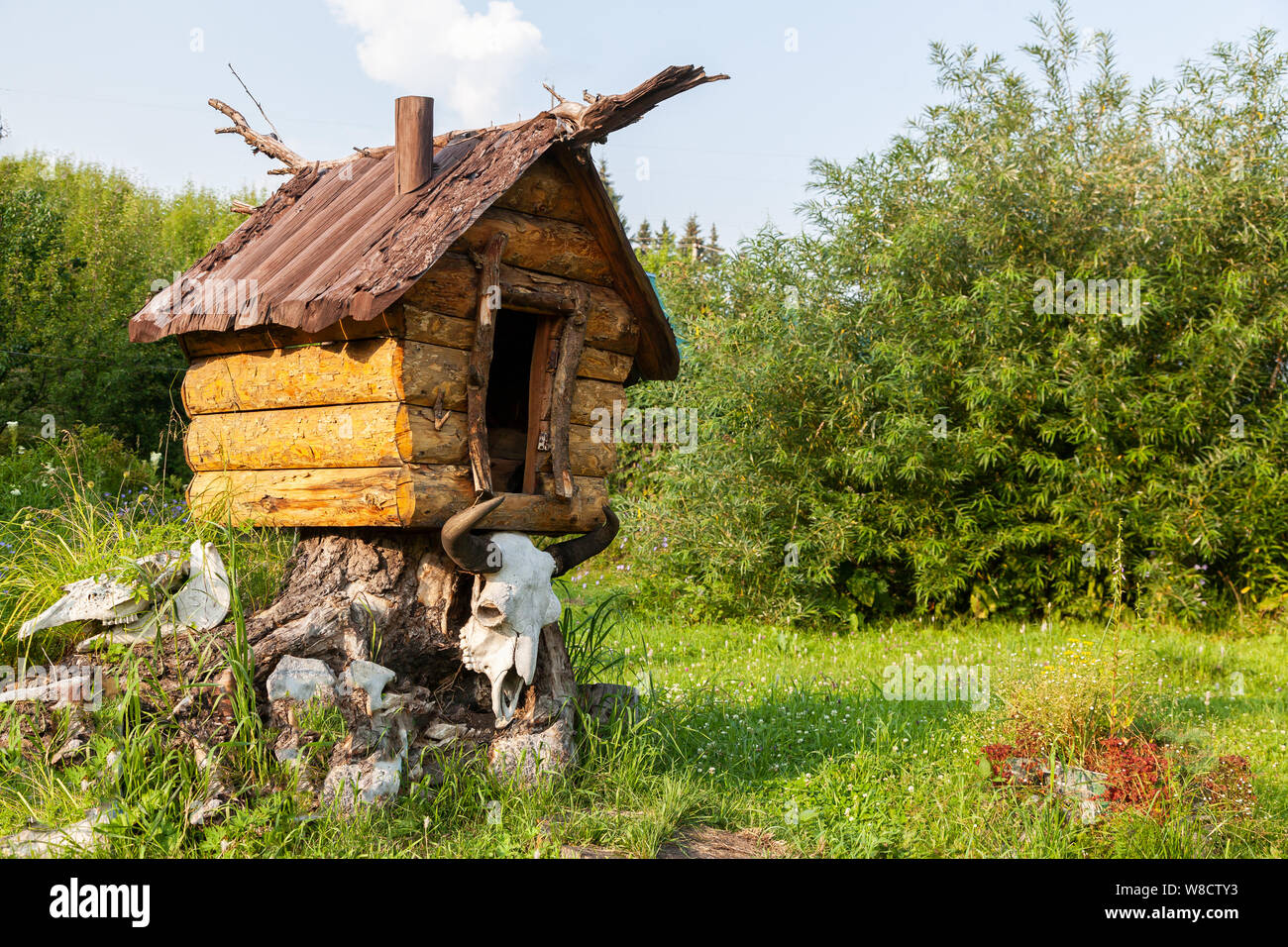 Baba yaga house on chicken legs hi-res stock photography and images - Alamy
