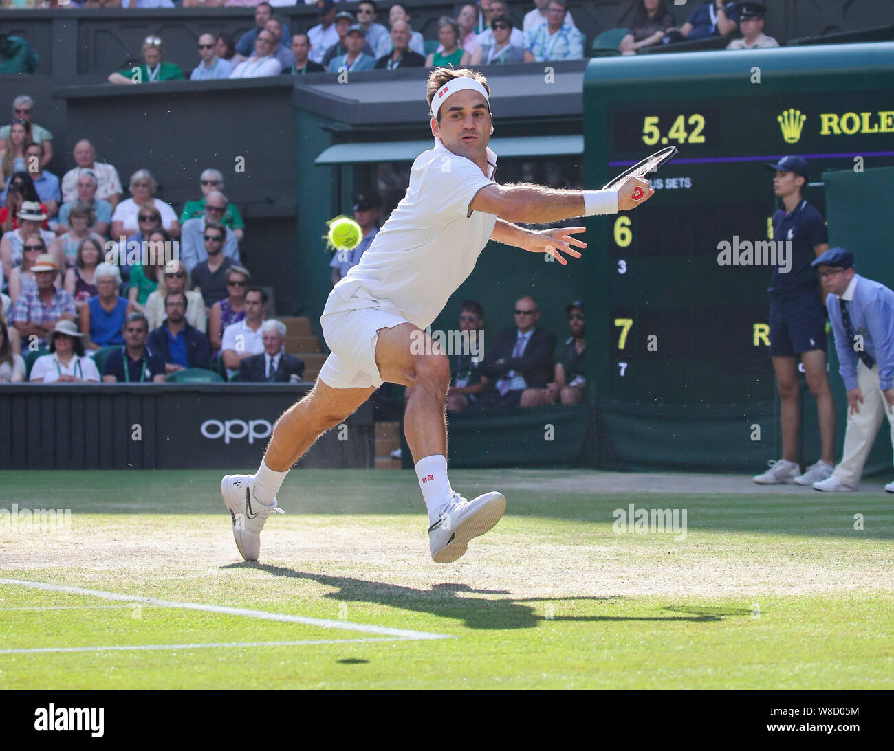 Federer backhand 2019 side view hi-res stock photography and images - Alamy