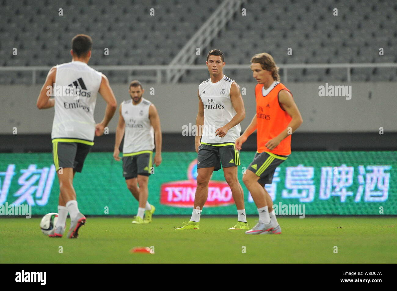 Luka modric training hi-res stock photography and images - Alamy