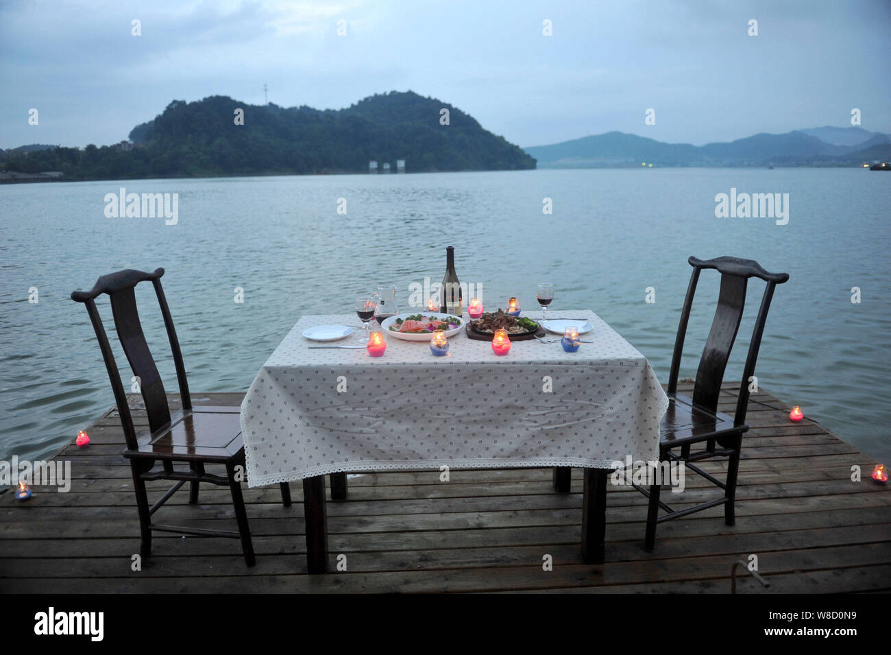 Floating restaurant lake view hi-res stock photography and images - Alamy