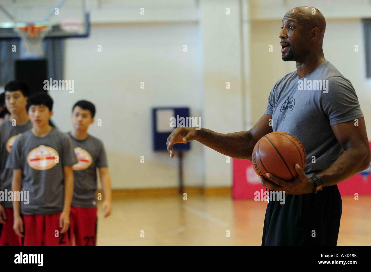 NBA basketball player Alonzo Mourning instructs students to play ...