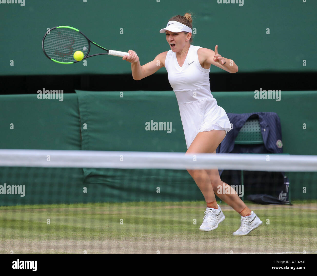 Simona halep wimbledon 2019 hi-res stock photography and images - Alamy