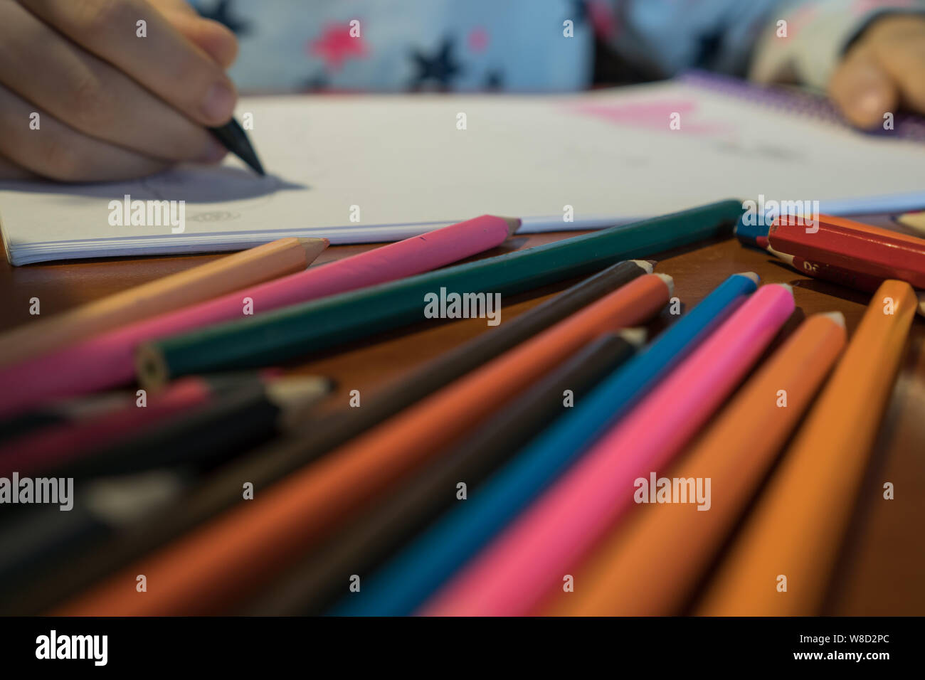 Colored pencils and markers scattered on the table Stock Photo - Alamy