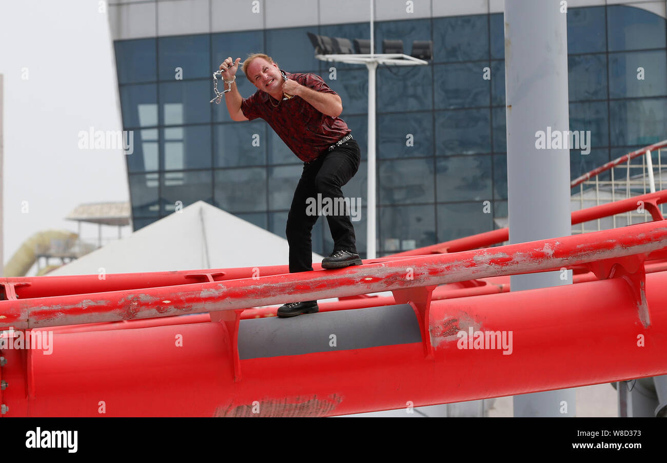 Escape Artist Chains Stock Photos & Escape Artist Chains Stock Images ...