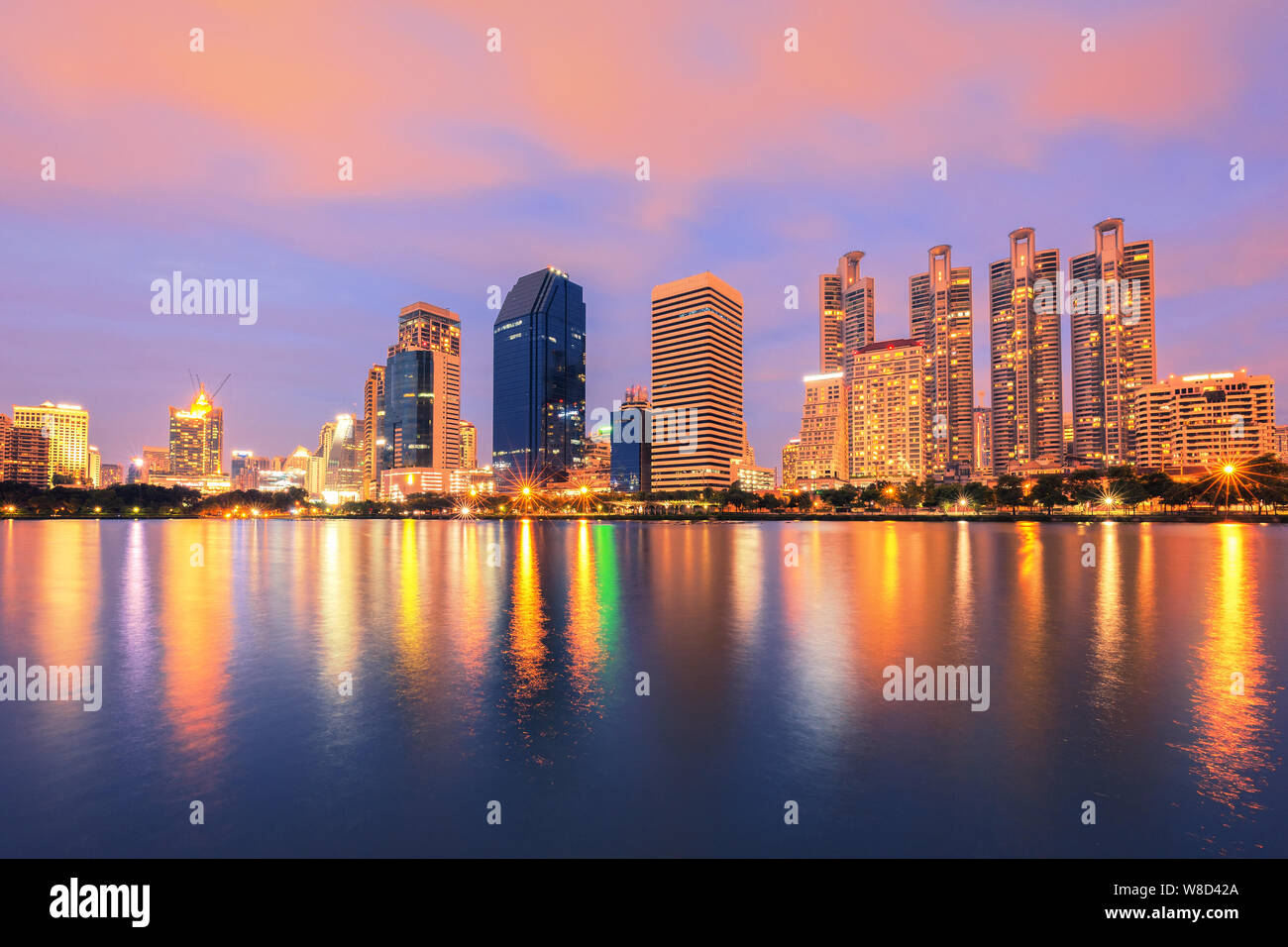 City reflection hi-res stock photography and images - Alamy