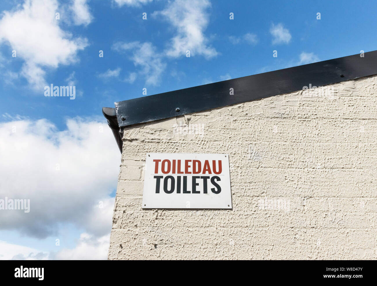 Toiledau / Toilets sign in the Welsh and English languages Stock Photo ...