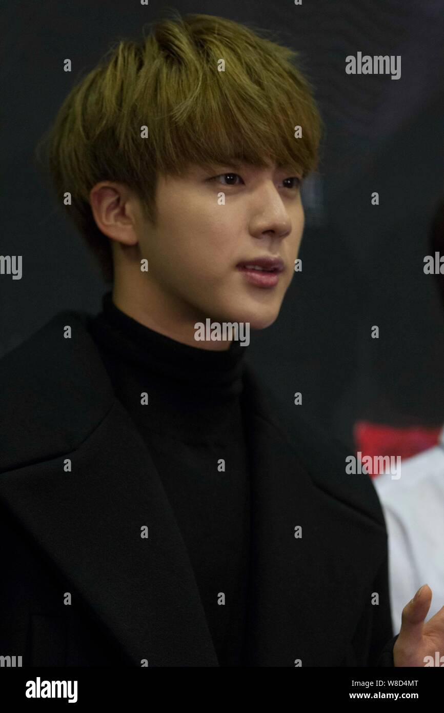 Mnet asian music bts 2015 hi-res stock photography and images - Alamy