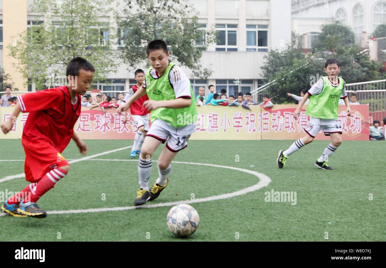School boys china hi-res stock photography and images - Alamy