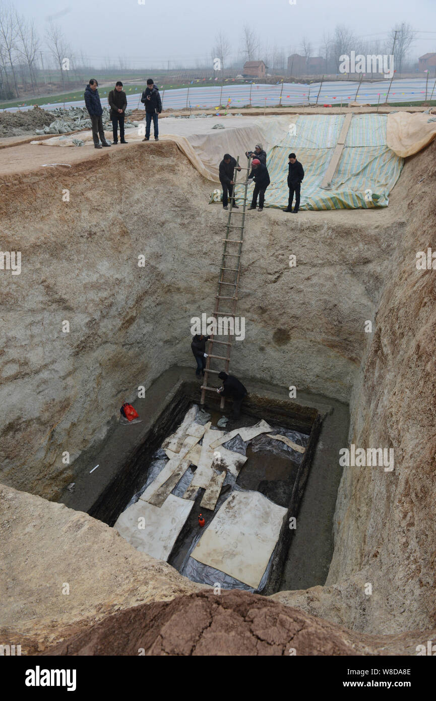 Archeologists excavate ancient Chinese musical instruments from a tomb ...