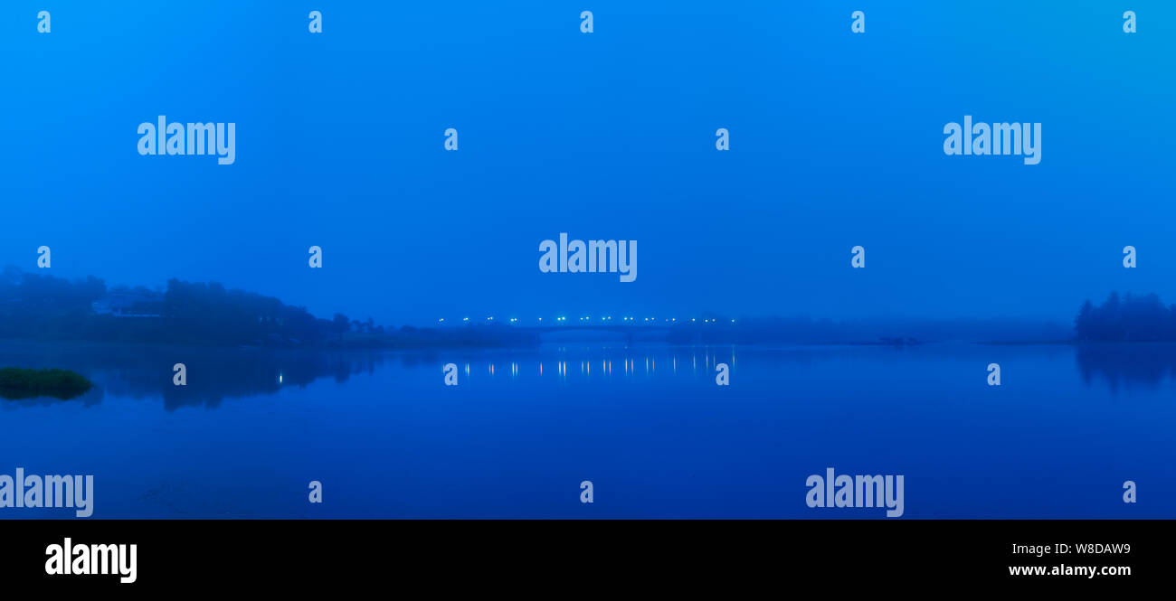 Lakeside scenery hi-res stock photography and images - Alamy