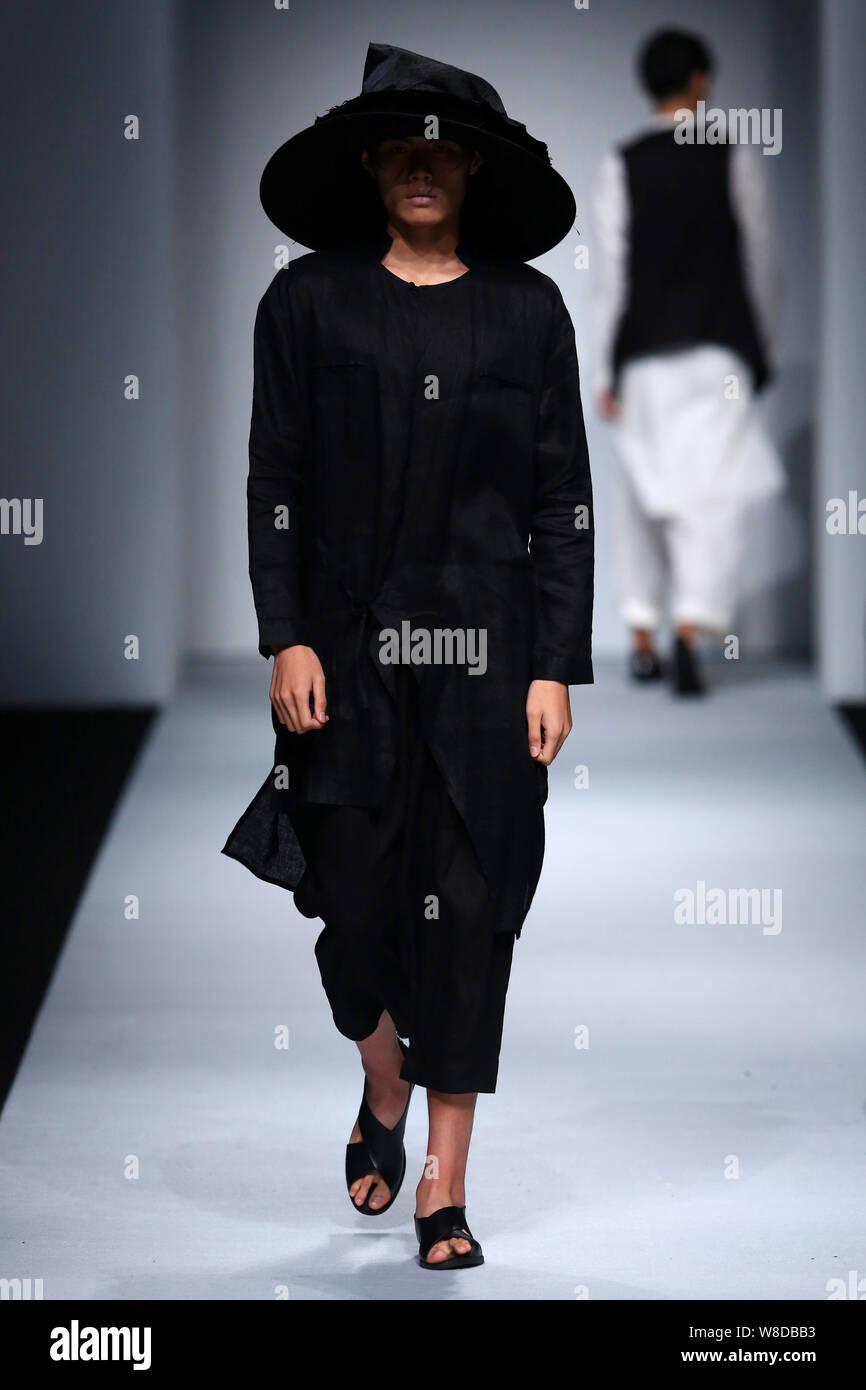 A model displays a new creation at the "Xinshen Linen & Sun Lin ...