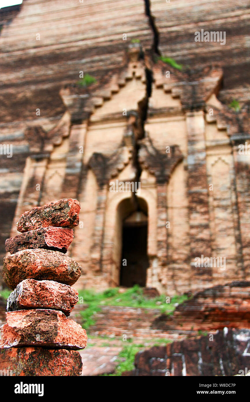 Buddhist stacked stones hi-res stock photography and images - Alamy