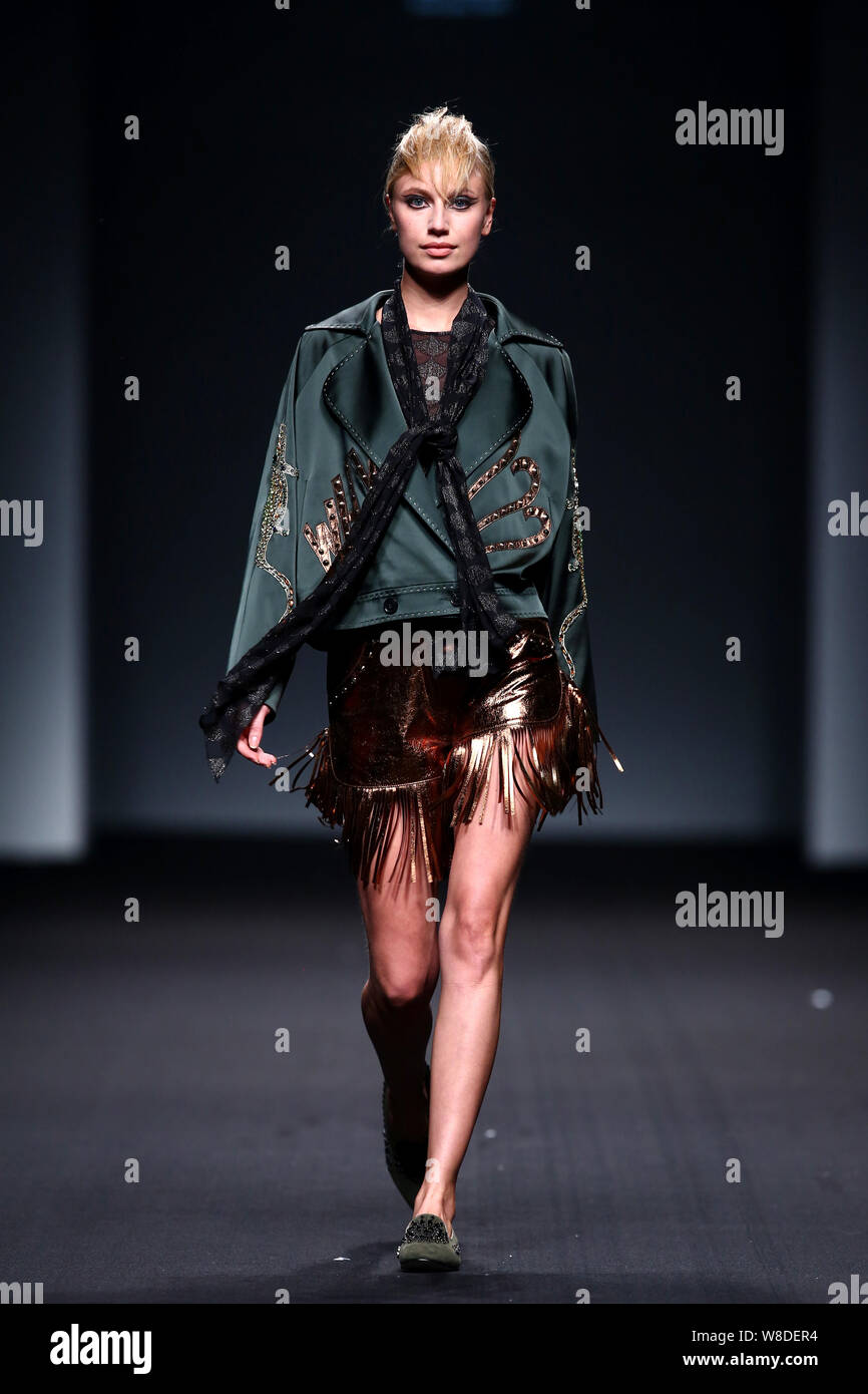 Nn model hi-res stock photography and images - Alamy