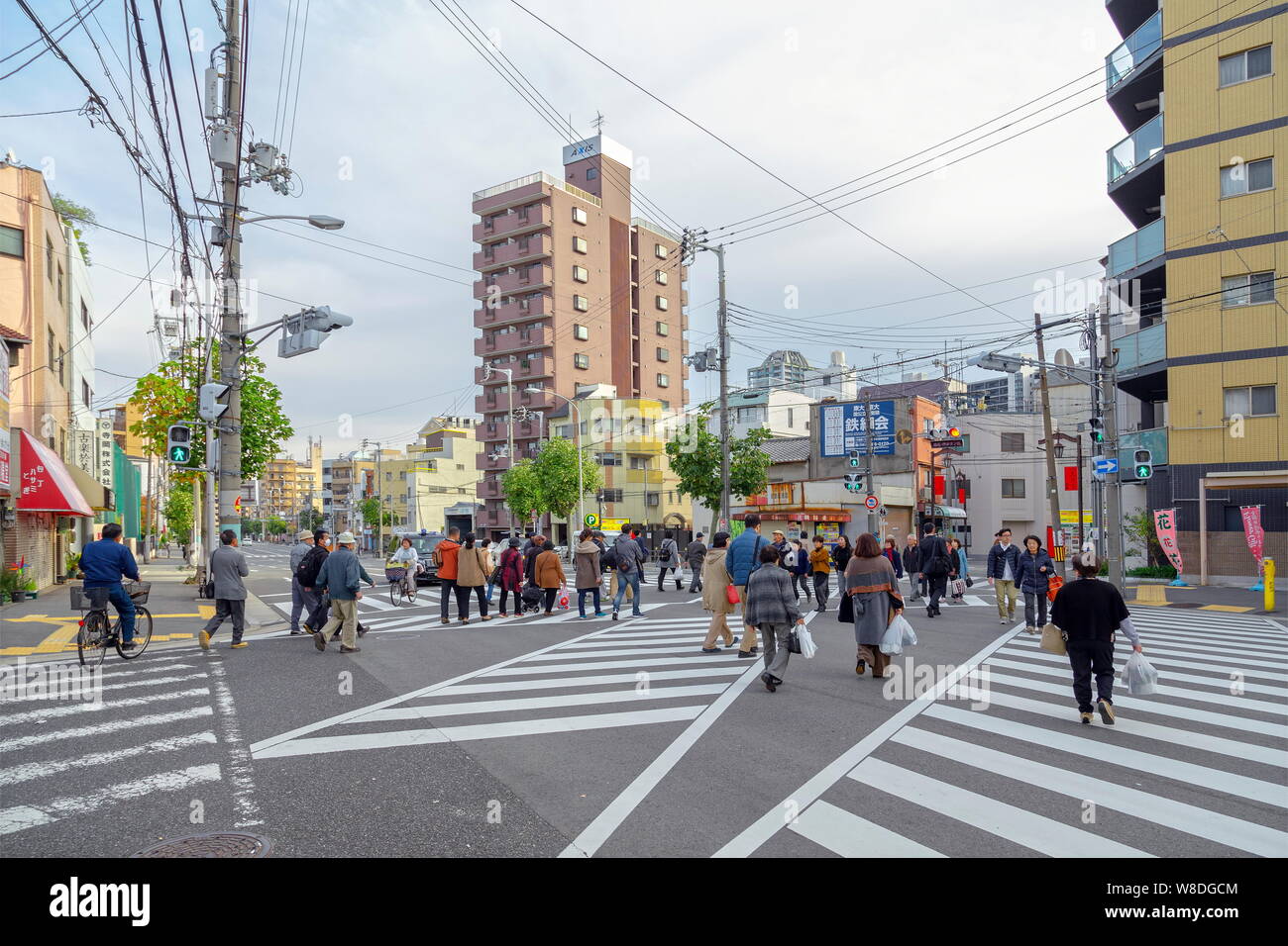 Osaka japan pedestrian crossing city hi-res stock photography and ...