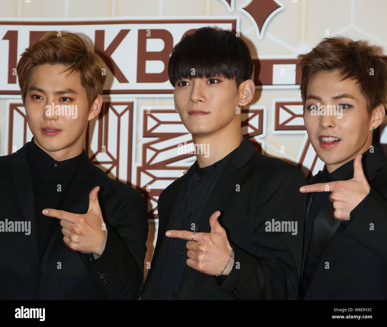Members of Chinese-South Korean boy group EXO arrive on the red carpet ...
