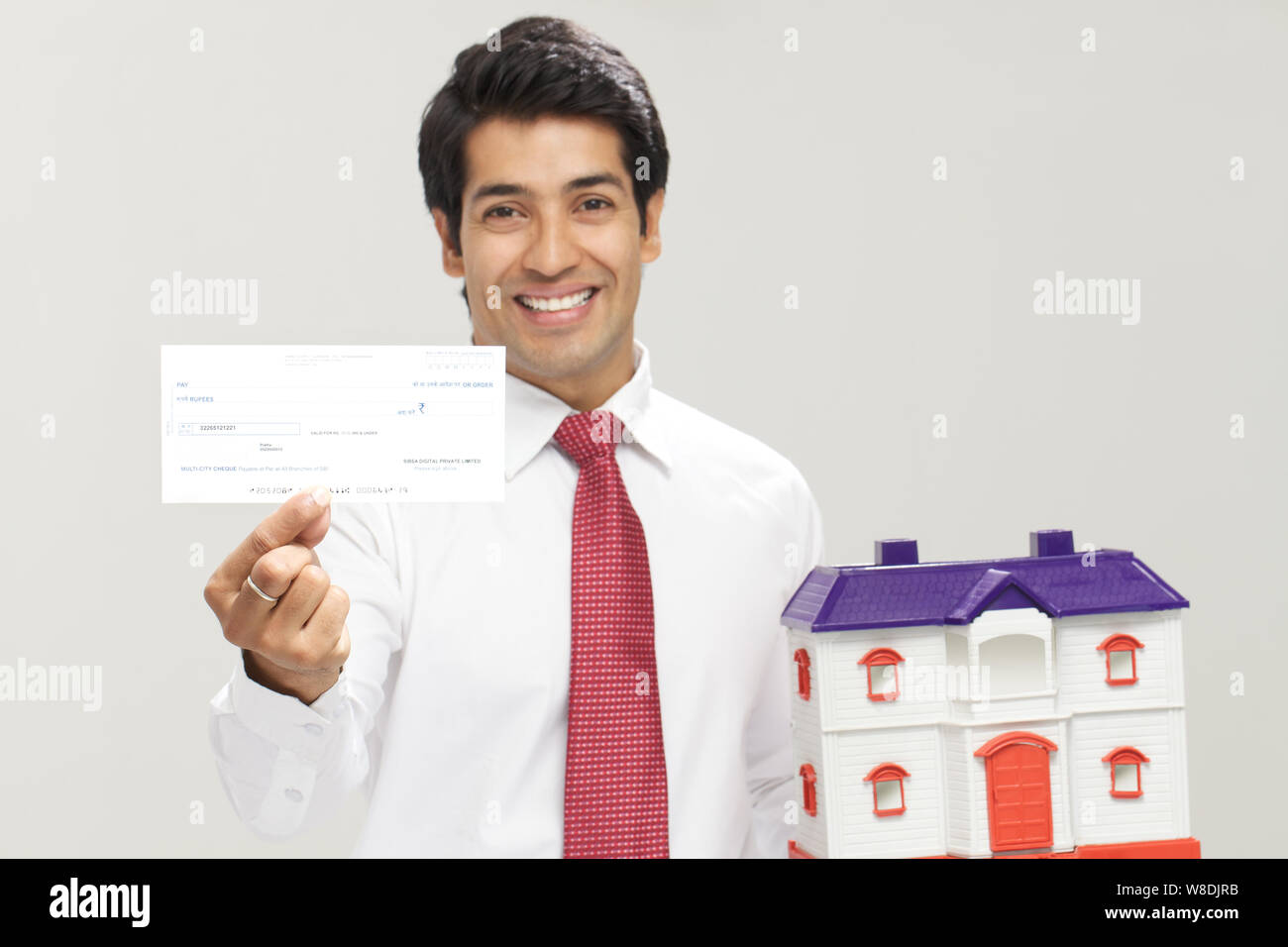 Man holding cheque hi-res stock photography and images - Alamy