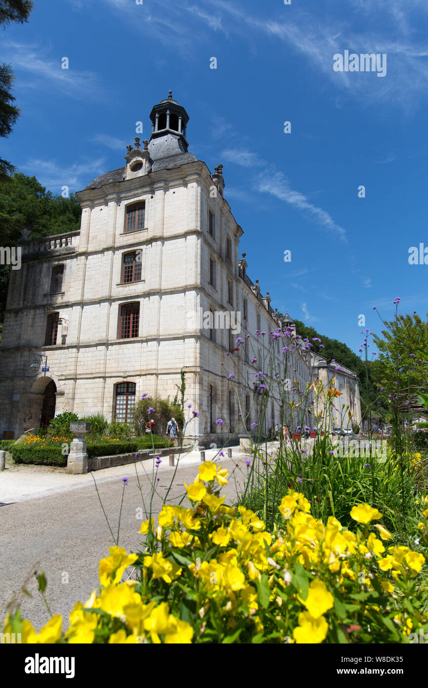 Brantome en Perigord, France. Picturesque view of the Boulevard ...