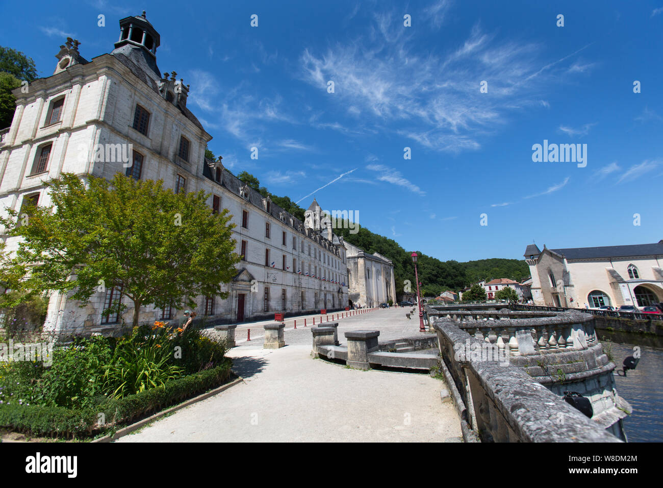 Brantome en Perigord, France. Picturesque view of the Boulevard ...