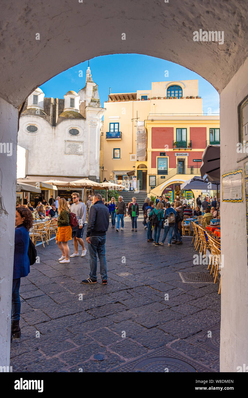 Italy, Capri, tourists in the famous square Stock Photo - Alamy