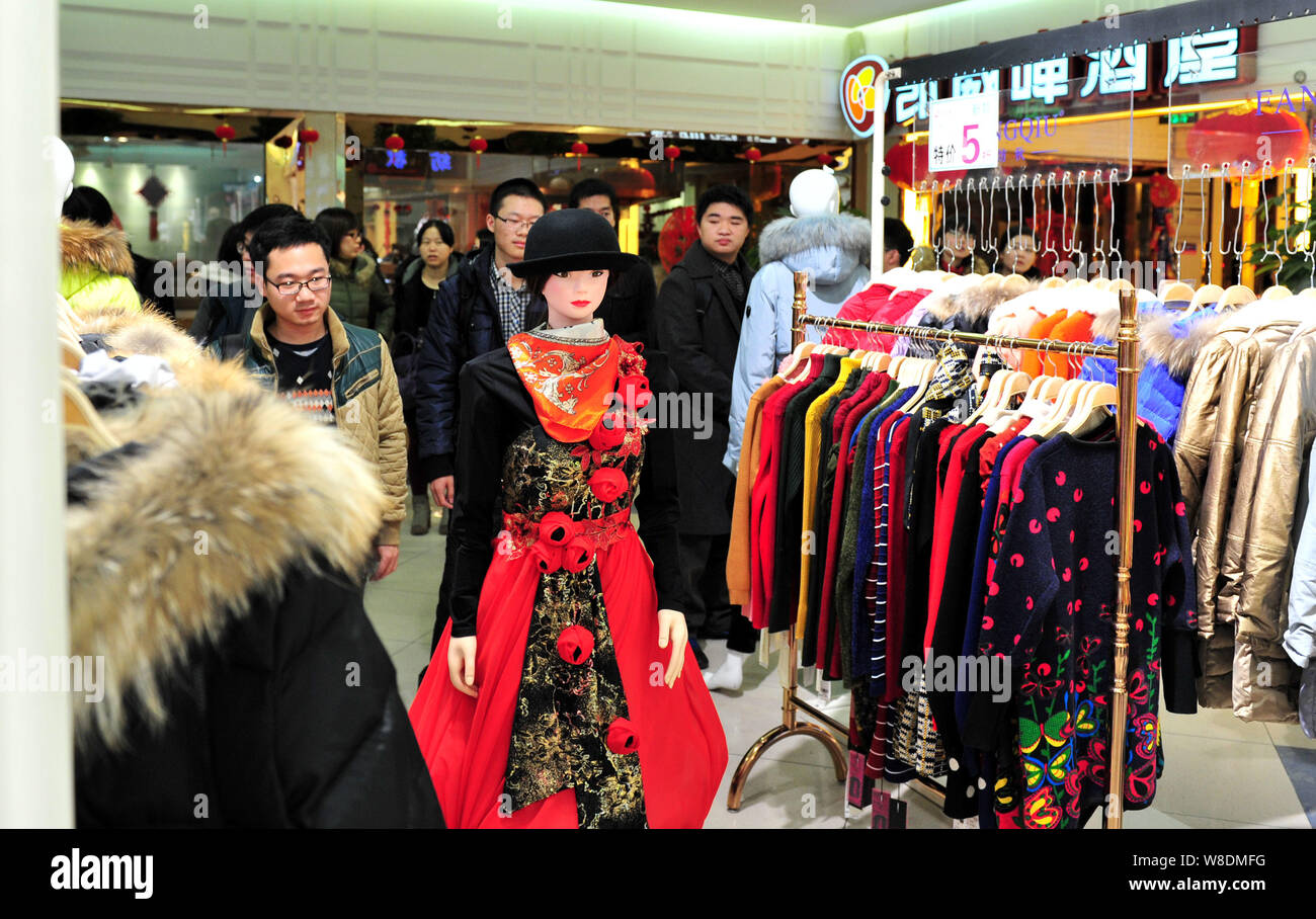 --FILE--Chinese customers shop for clothes at a shopping mall in Hefei ...
