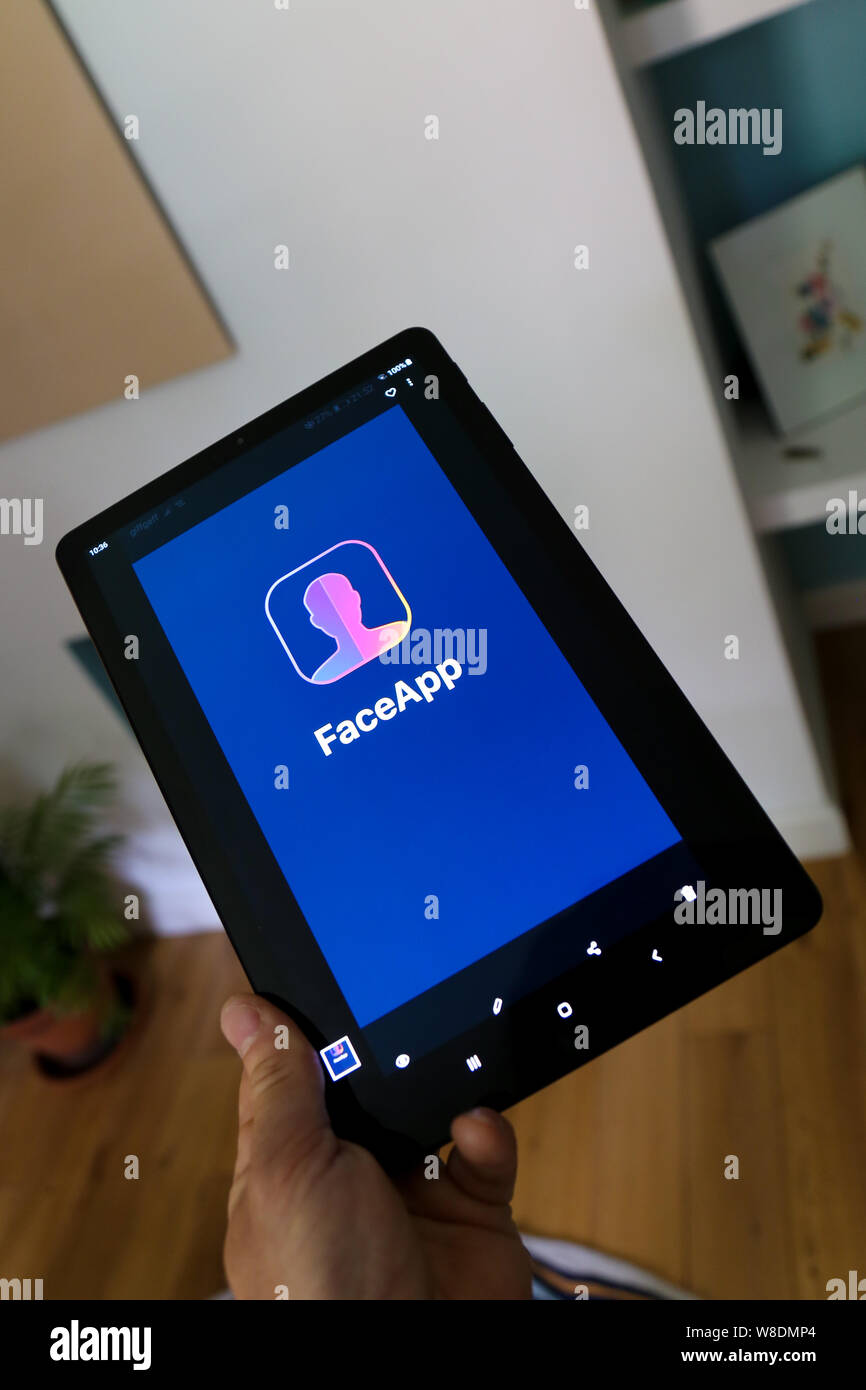Faceapp - samsung tablet Stock Photo - Alamy