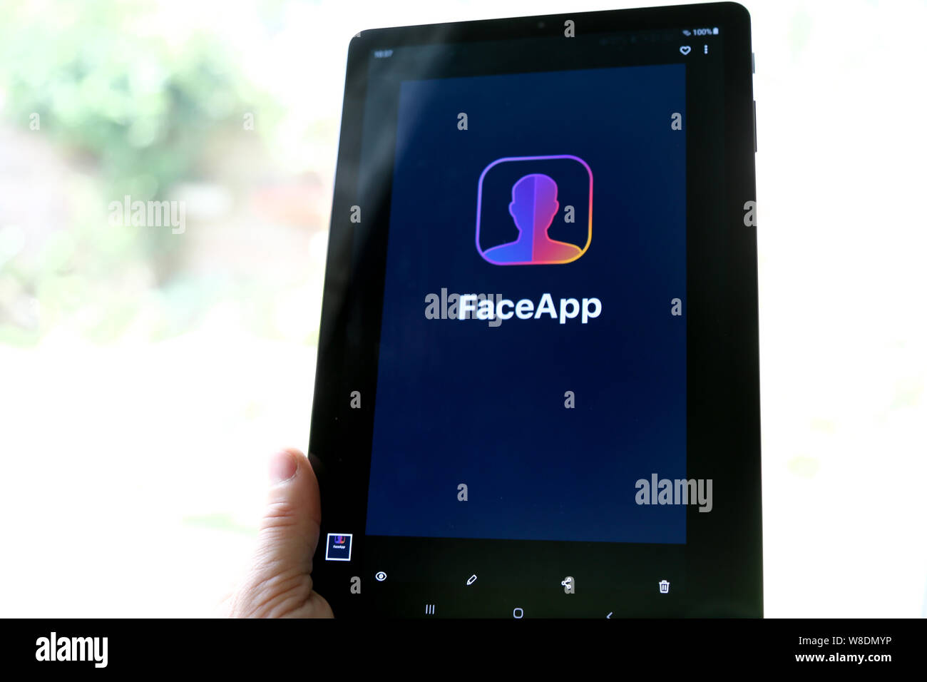 Faceapp hi-res stock photography and images - Alamy