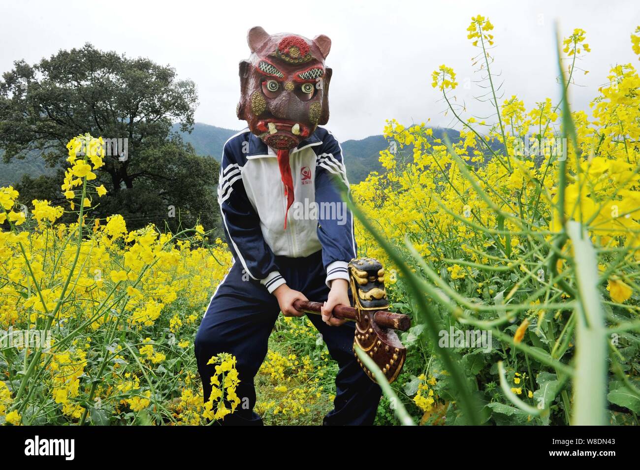 Nuo mask hi-res stock photography and images - Alamy