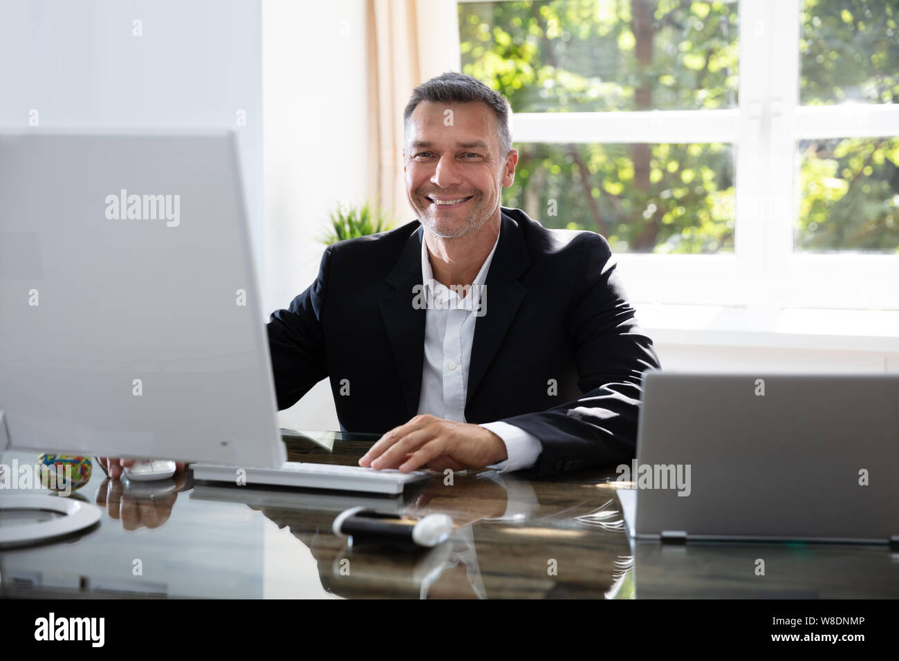 Office man computer architect hi-res stock photography and images - Alamy