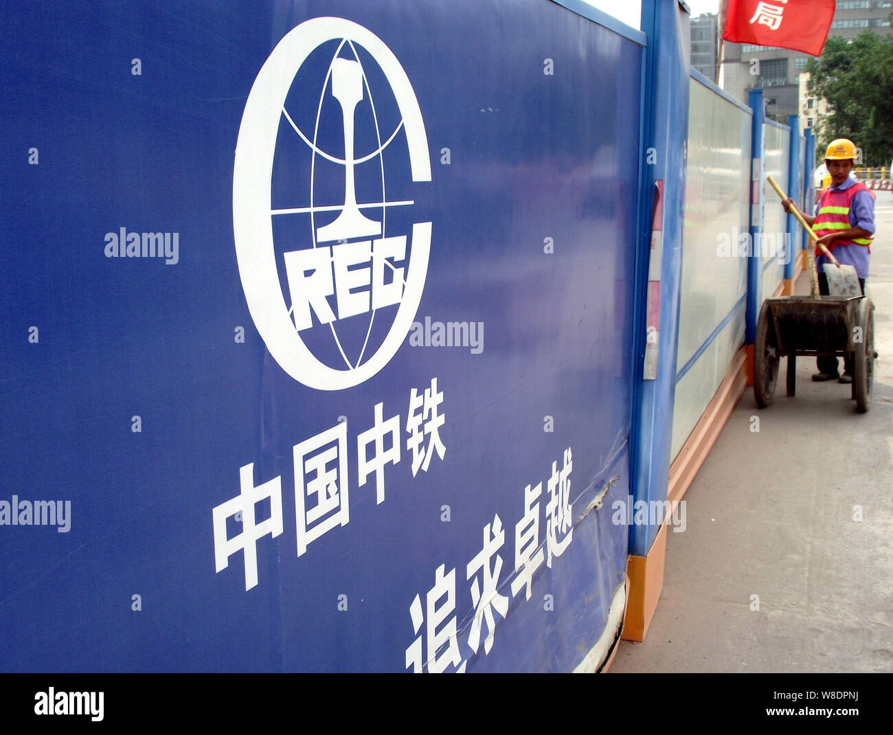 Construction worker china railway hi-res stock photography and images ...
